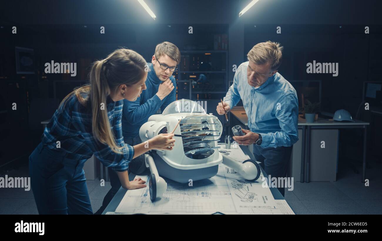 Robot in robotics research facility hi-res stock photography and images ...