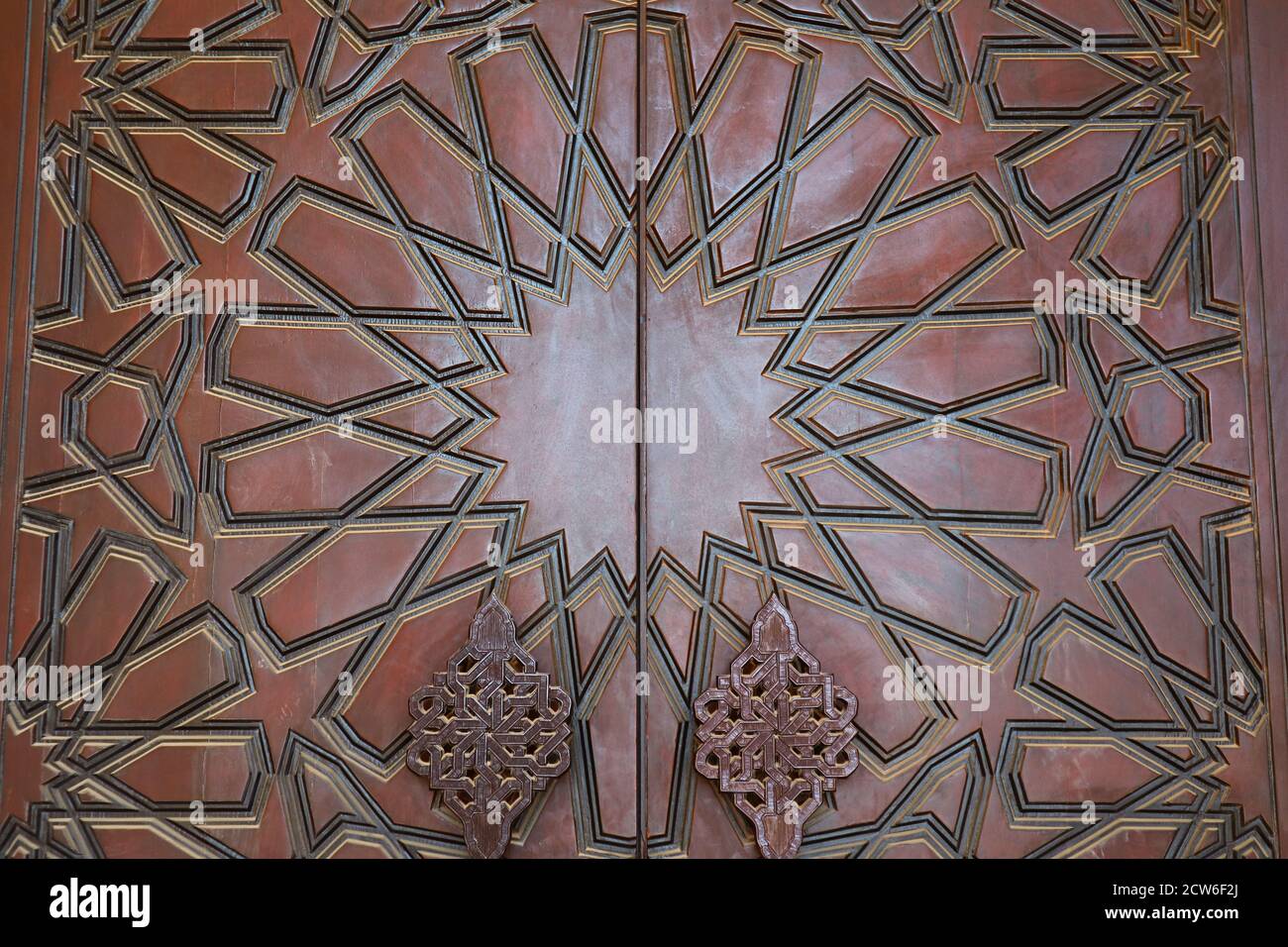 Mosque door wooden hi-res stock photography and images - Alamy