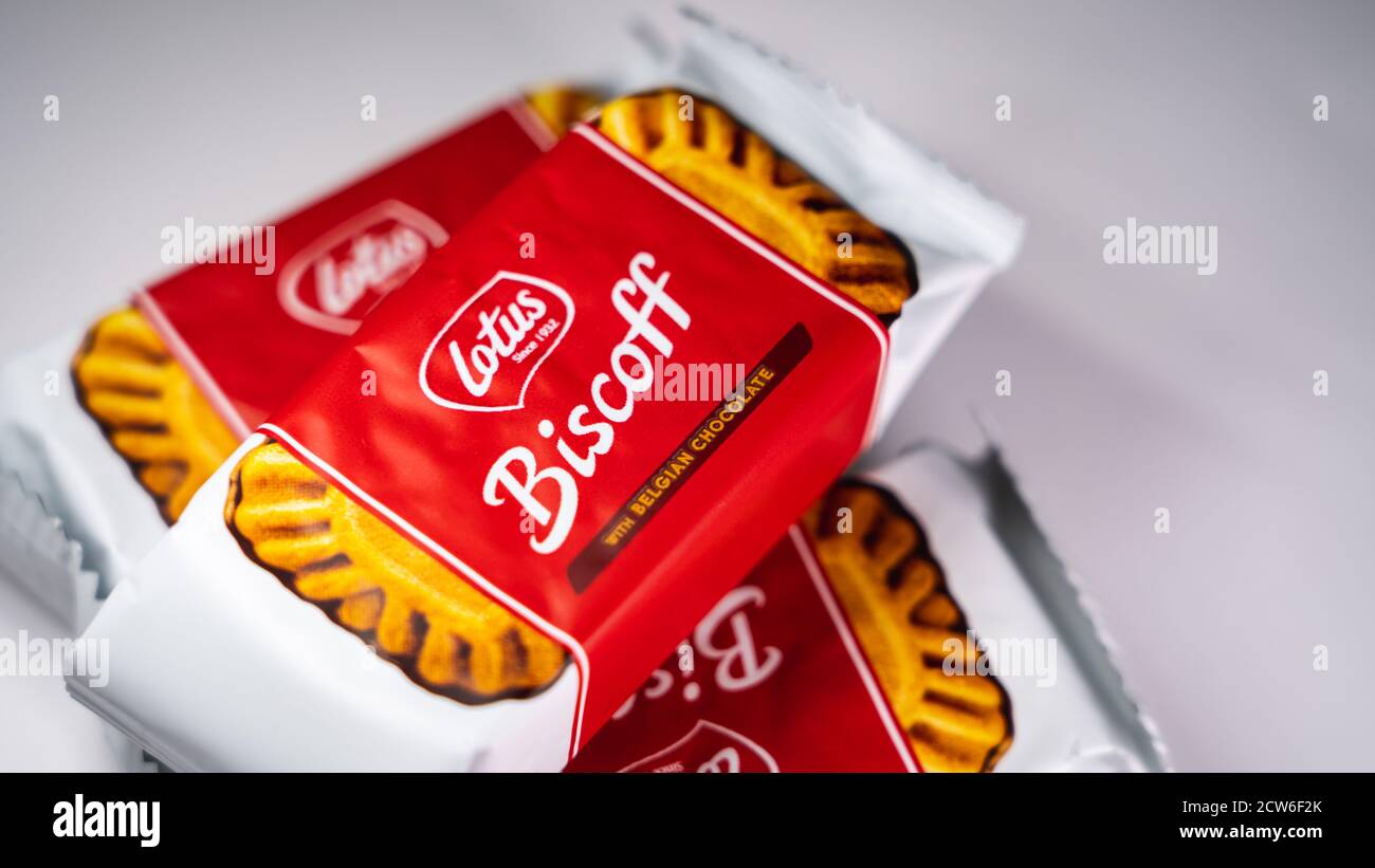 Packet of lotus biscoff biscuits hi-res stock photography and images ...