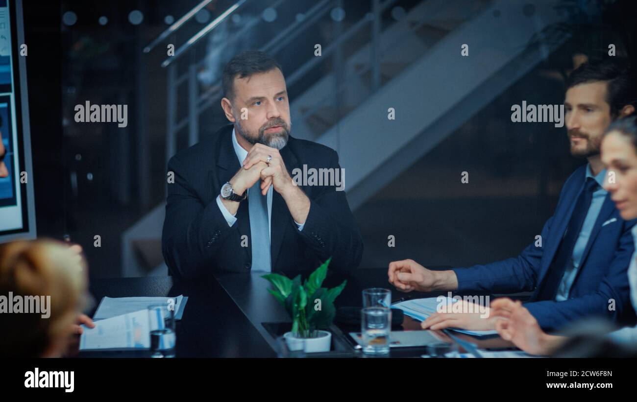 Decisive leader meeting hi-res stock photography and images - Alamy