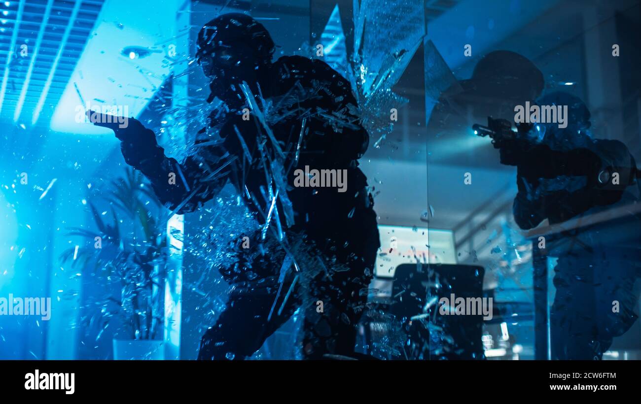 Black swat team uniform hi-res stock photography and images - Alamy