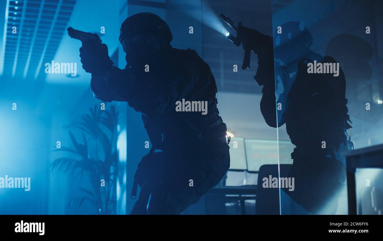 Black swat team uniform hi-res stock photography and images - Alamy
