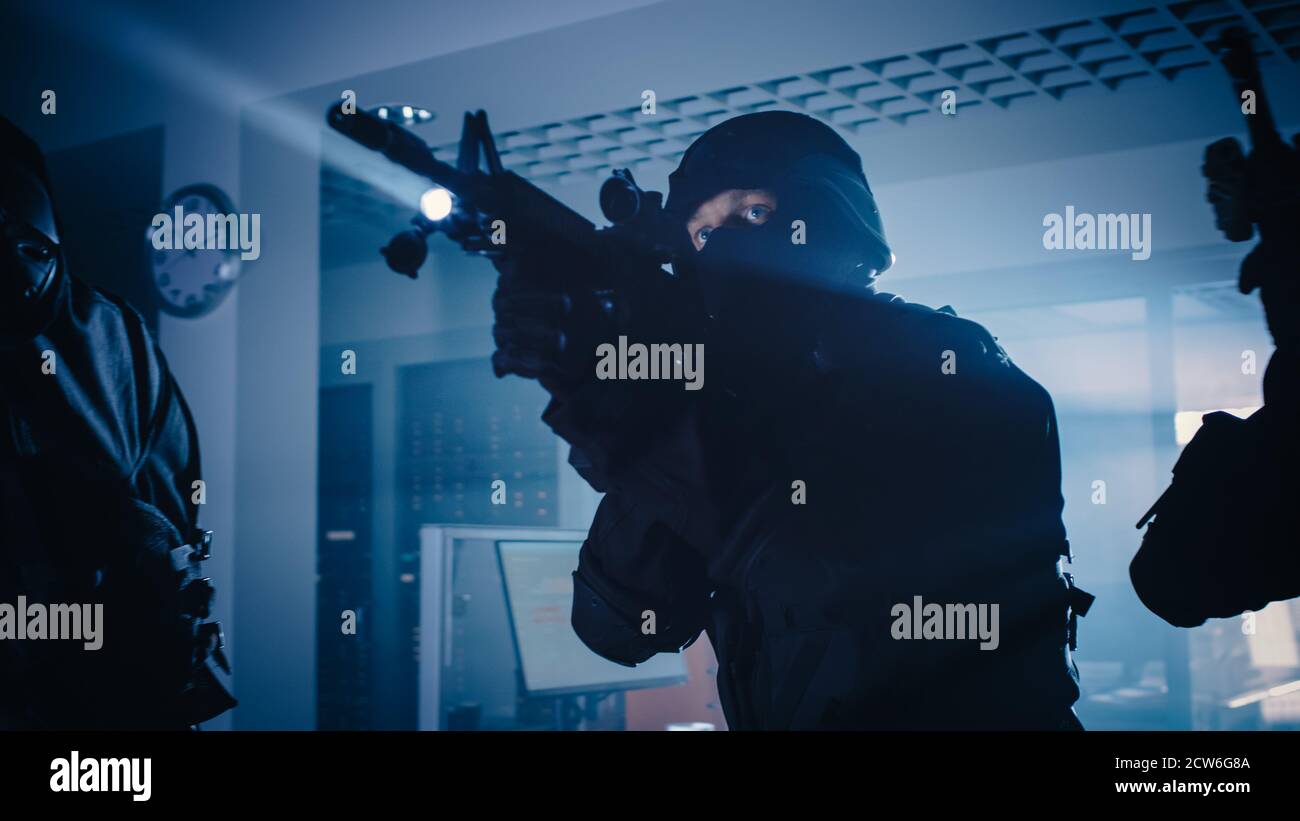 Black swat team hi-res stock photography and images - Alamy