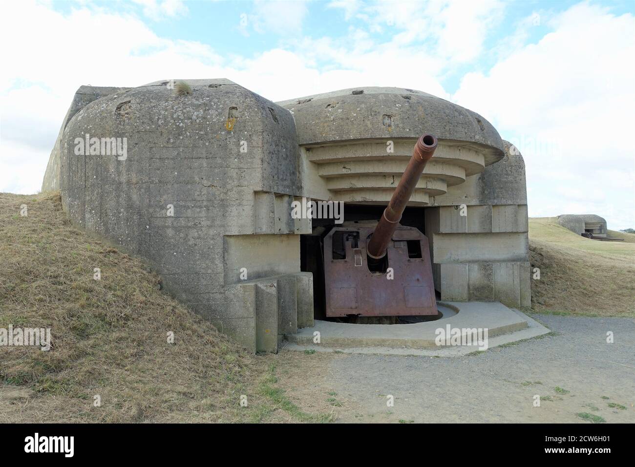 Gun at the German artillery battery at Longues Sur Mer in Normady ...