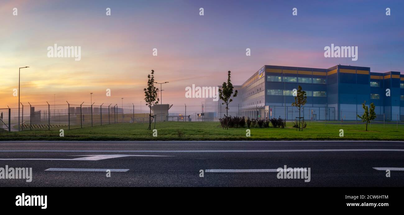 road leading to the Amazon Fulfillment Center in the morning fog Stock ...