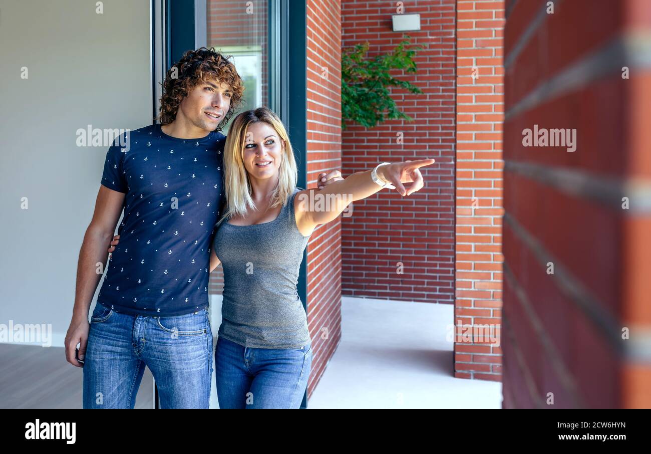 People looking house wall hi-res stock photography and images - Alamy