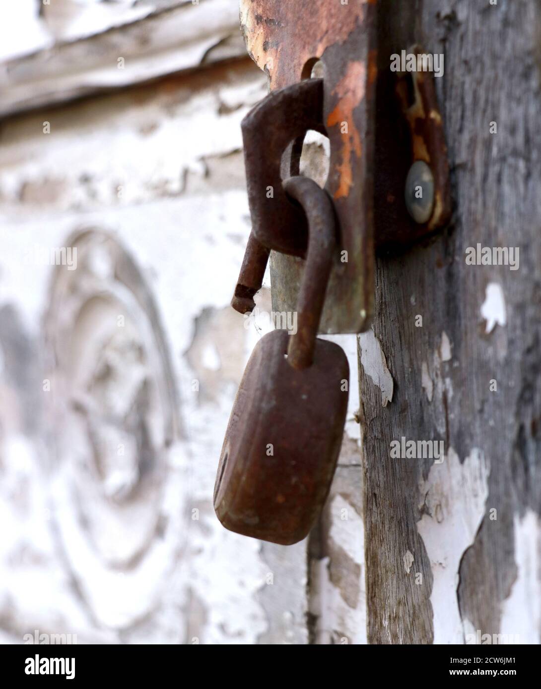 Ancient door lock hi-res stock photography and images - Alamy