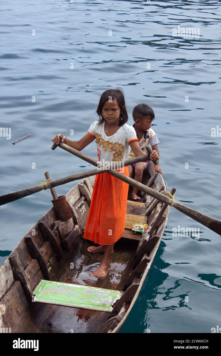 Asian girl rowing on boat hi-res stock photography and images - Alamy