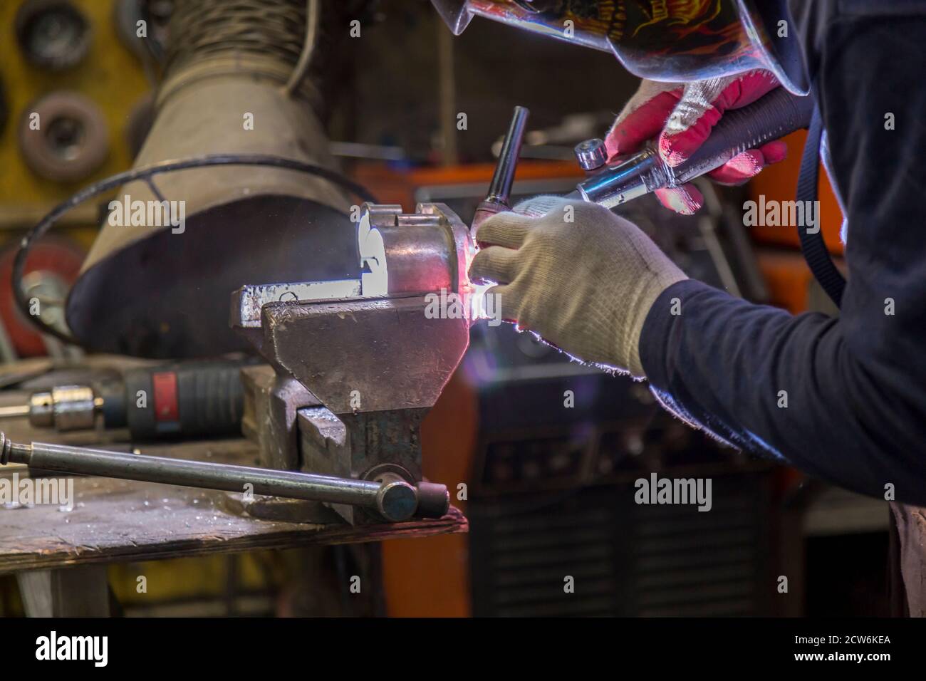 Tig welding car hi-res stock photography and images - Alamy