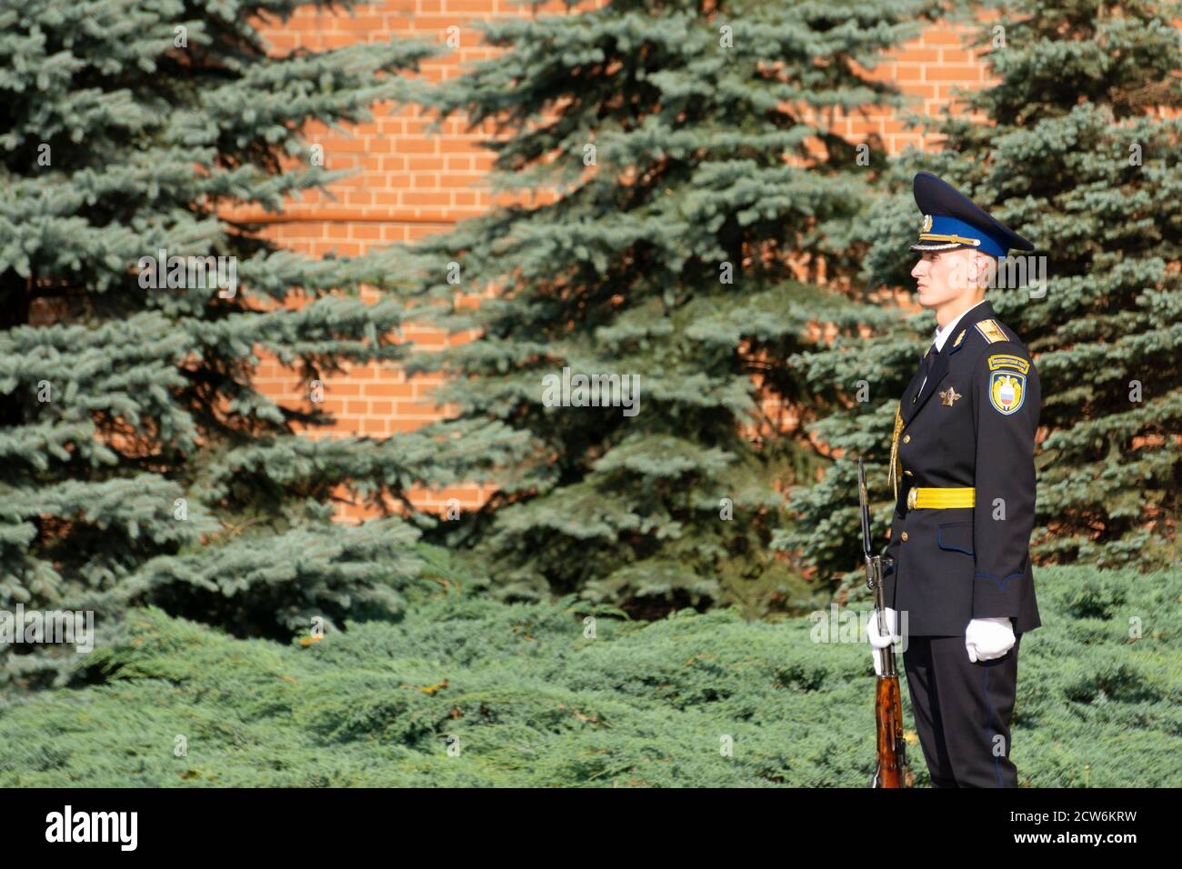 Russian soldier honor guard tomb hi-res stock photography and images ...