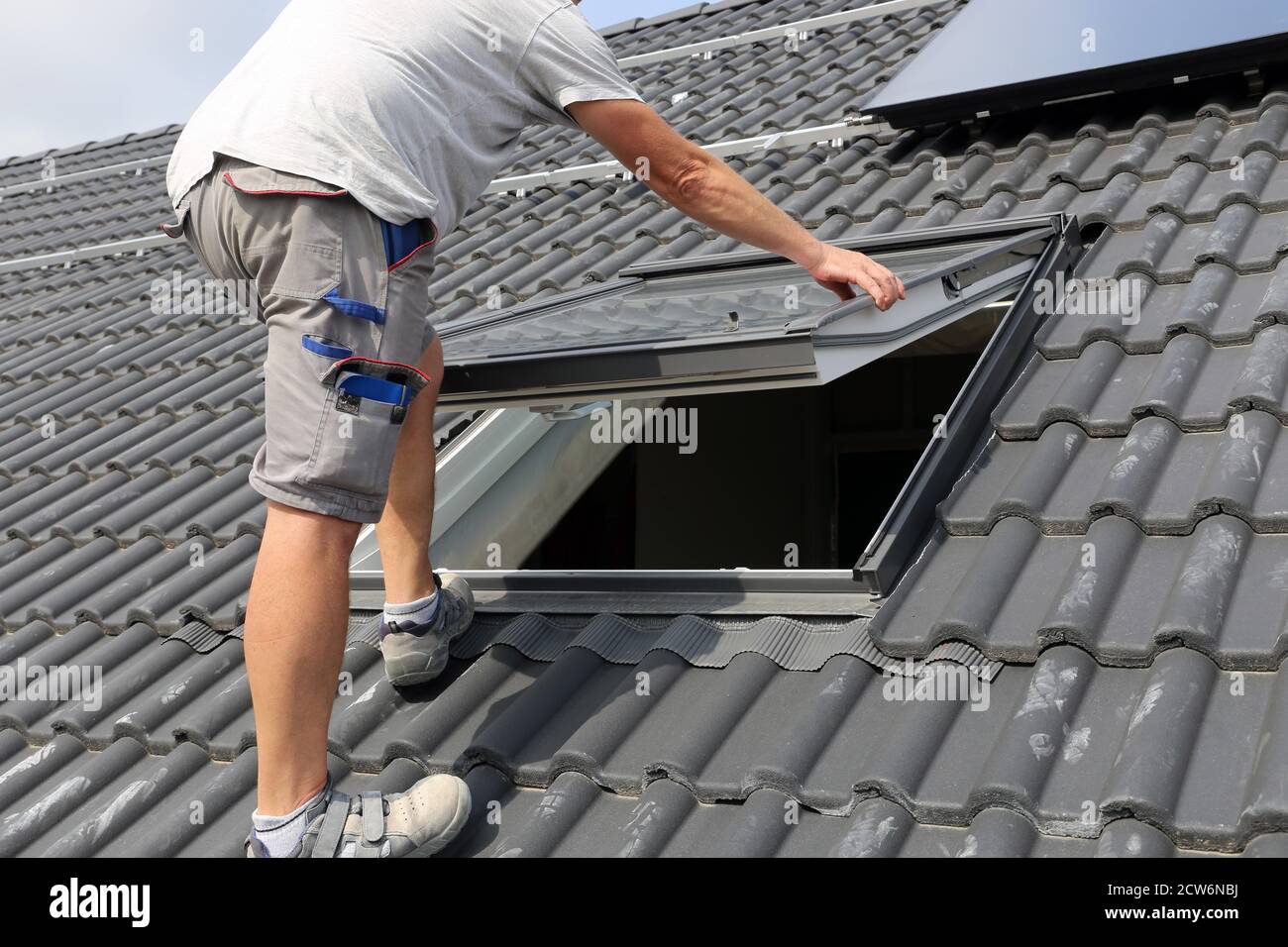 Installation and assembly of new roof windows as part of a roof ...