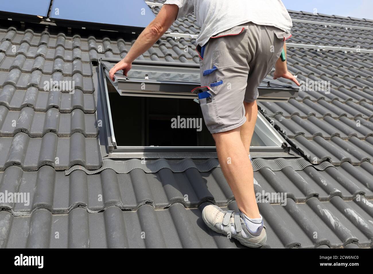 Assembly installing hi-res stock photography and images - Alamy