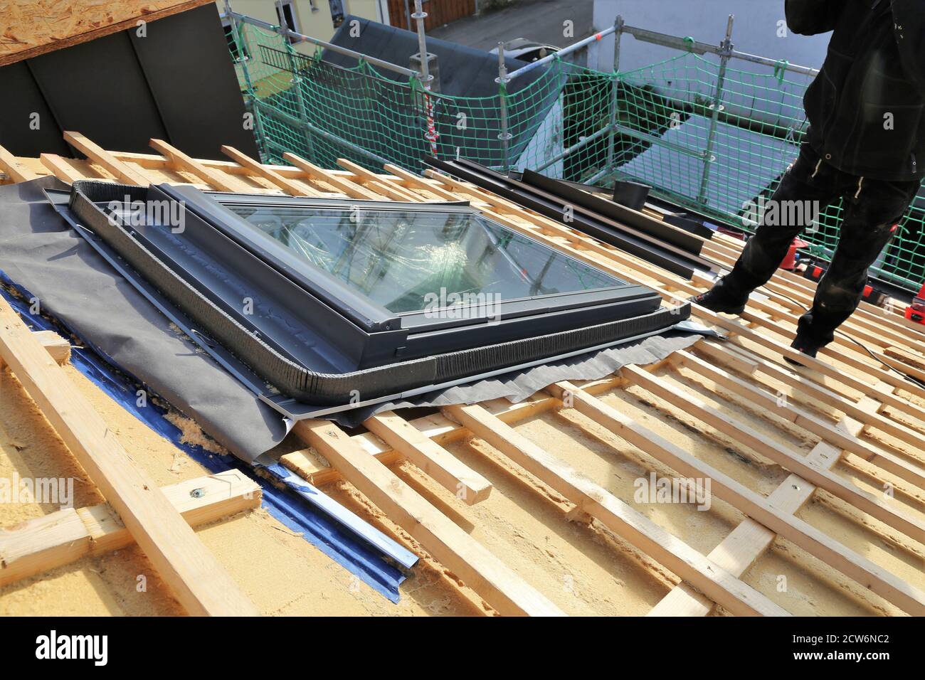 Installation and assembly of new roof windows as part of a roof ...