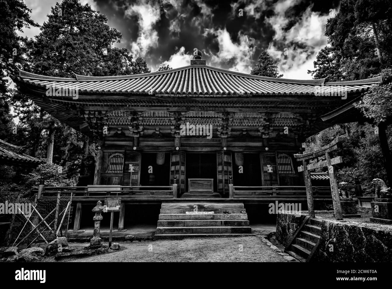 Shinto architecture Black and White Stock Photos & Images - Alamy