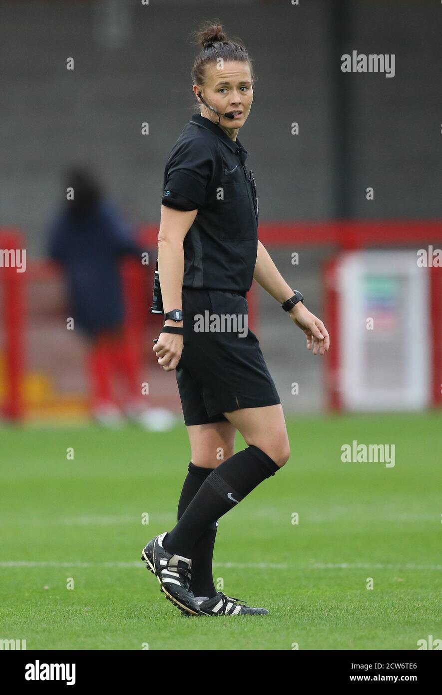Soccer referee in action hi-res stock photography and images - Alamy
