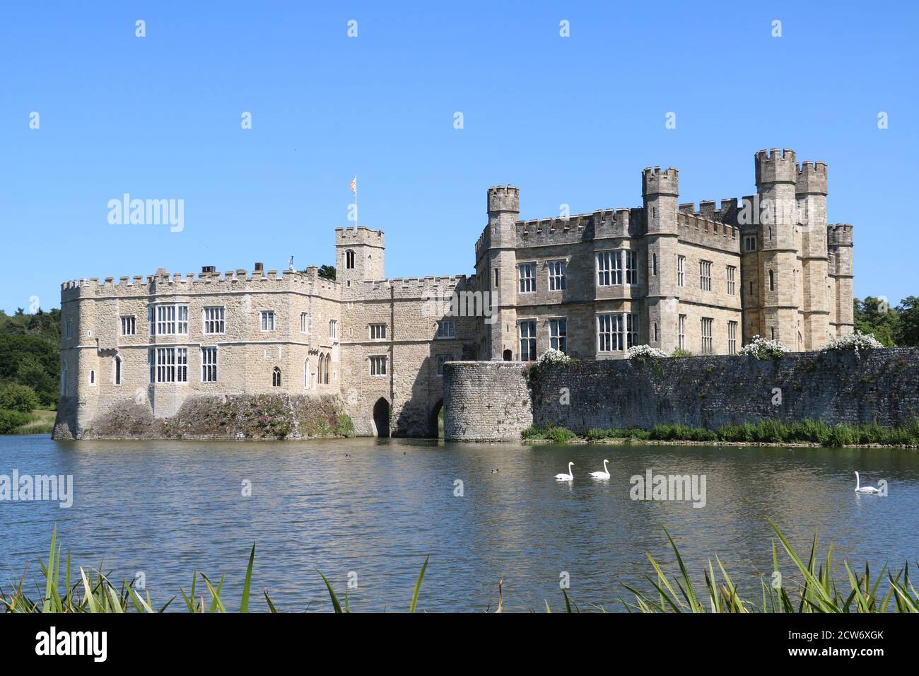 Leeds castle england hi-res stock photography and images - Alamy