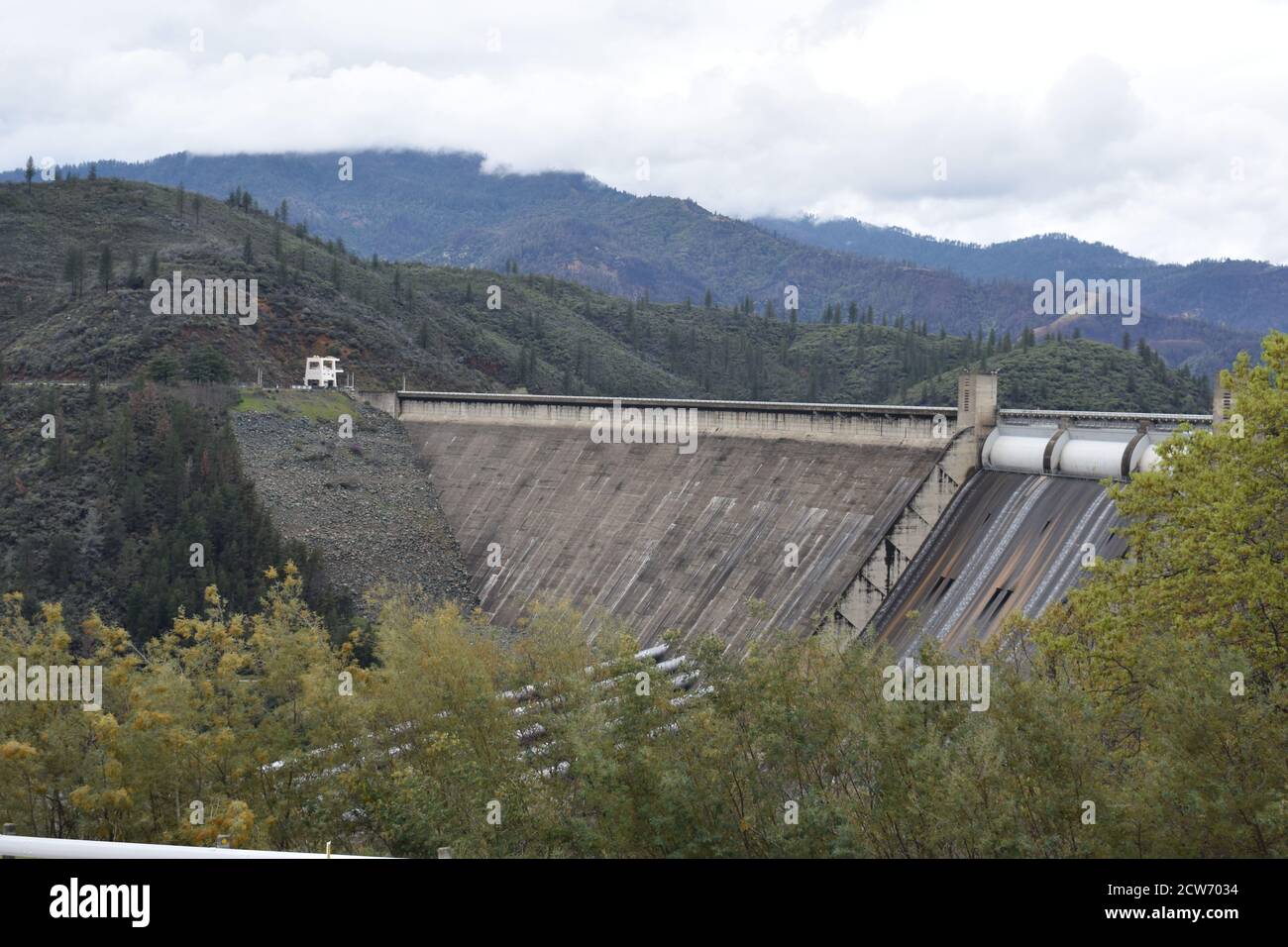 Lake shasta bridge High Resolution Stock Photography and Images - Alamy