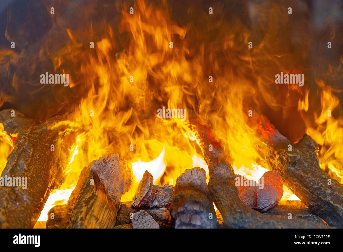 Fire Smoke Effects Artificial Wood Logs in Fireplace Stock Photo - Alamy