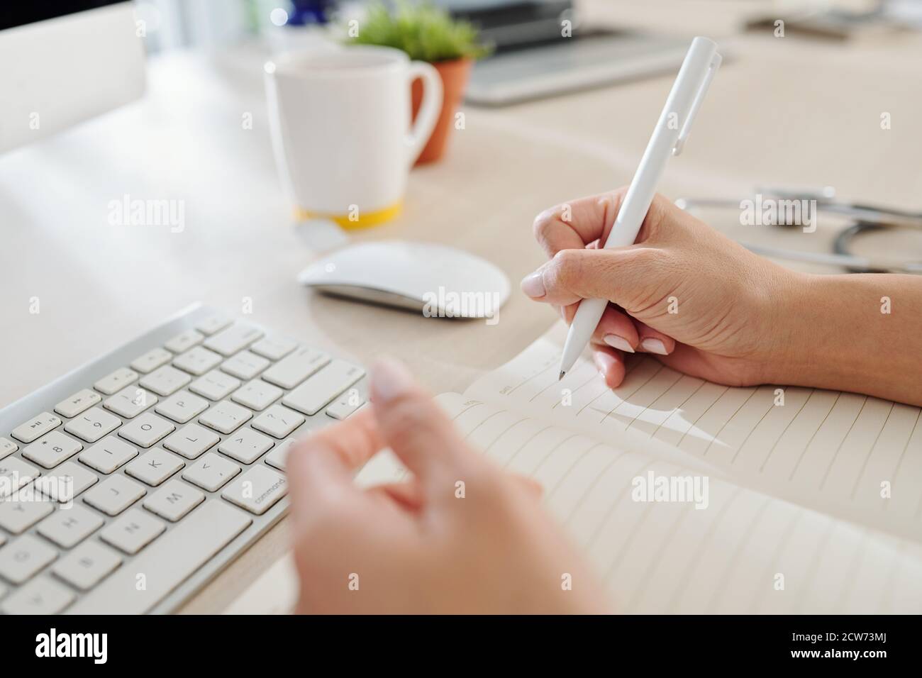 Pad video writing hi-res stock photography and images - Alamy
