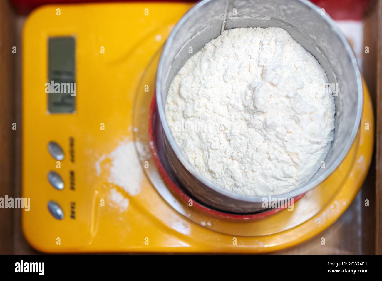 Powder scale weigh bowl hi-res stock photography and images - Alamy