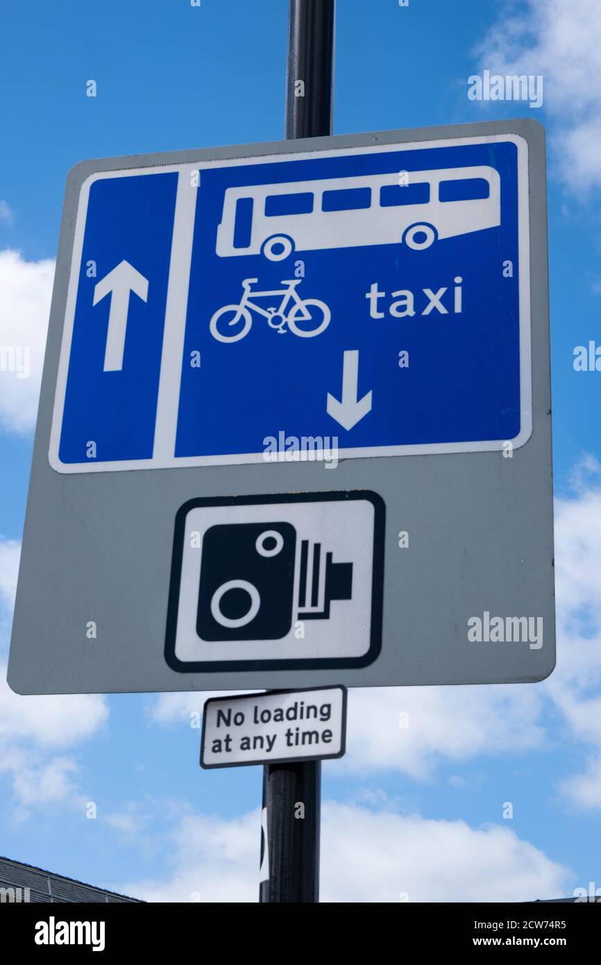 One way traffic sign bicycle hi-res stock photography and images - Alamy