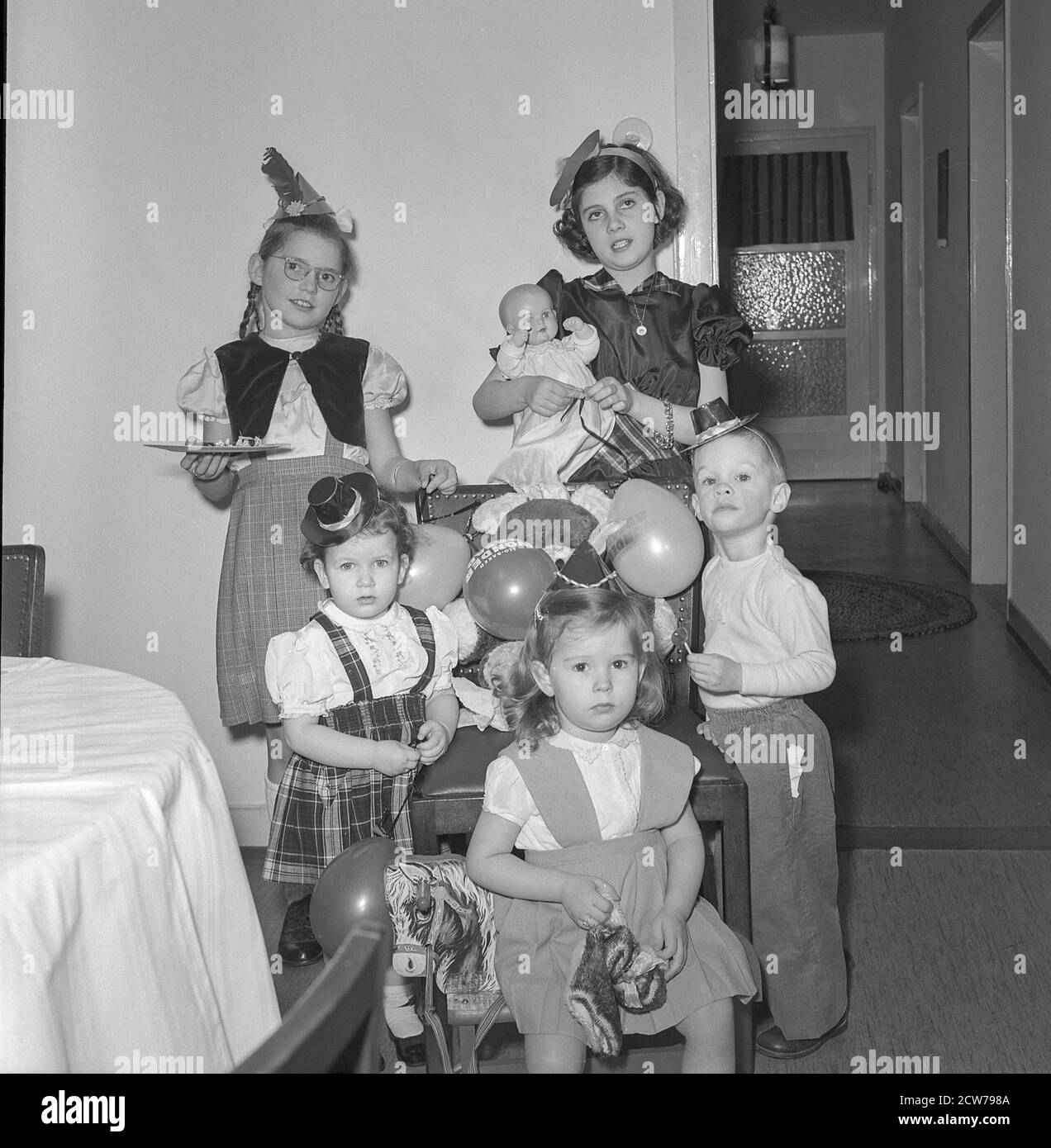 Children birthday 1950s hi-res stock photography and images - Alamy
