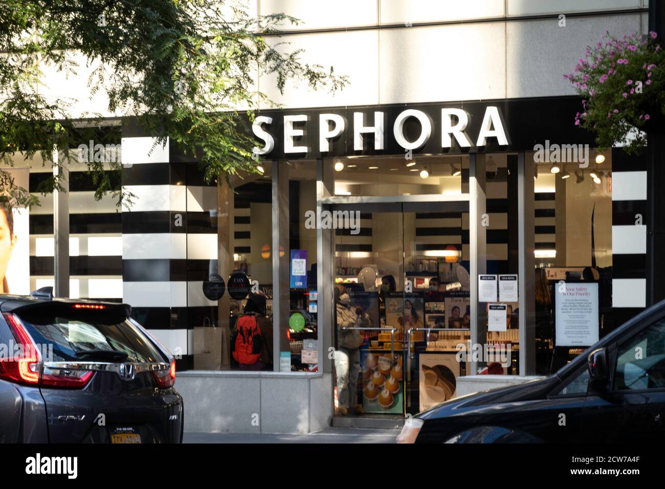 Sephora Cosmetics Storefront on East 42nd Street , NYC Stock Photo - Alamy