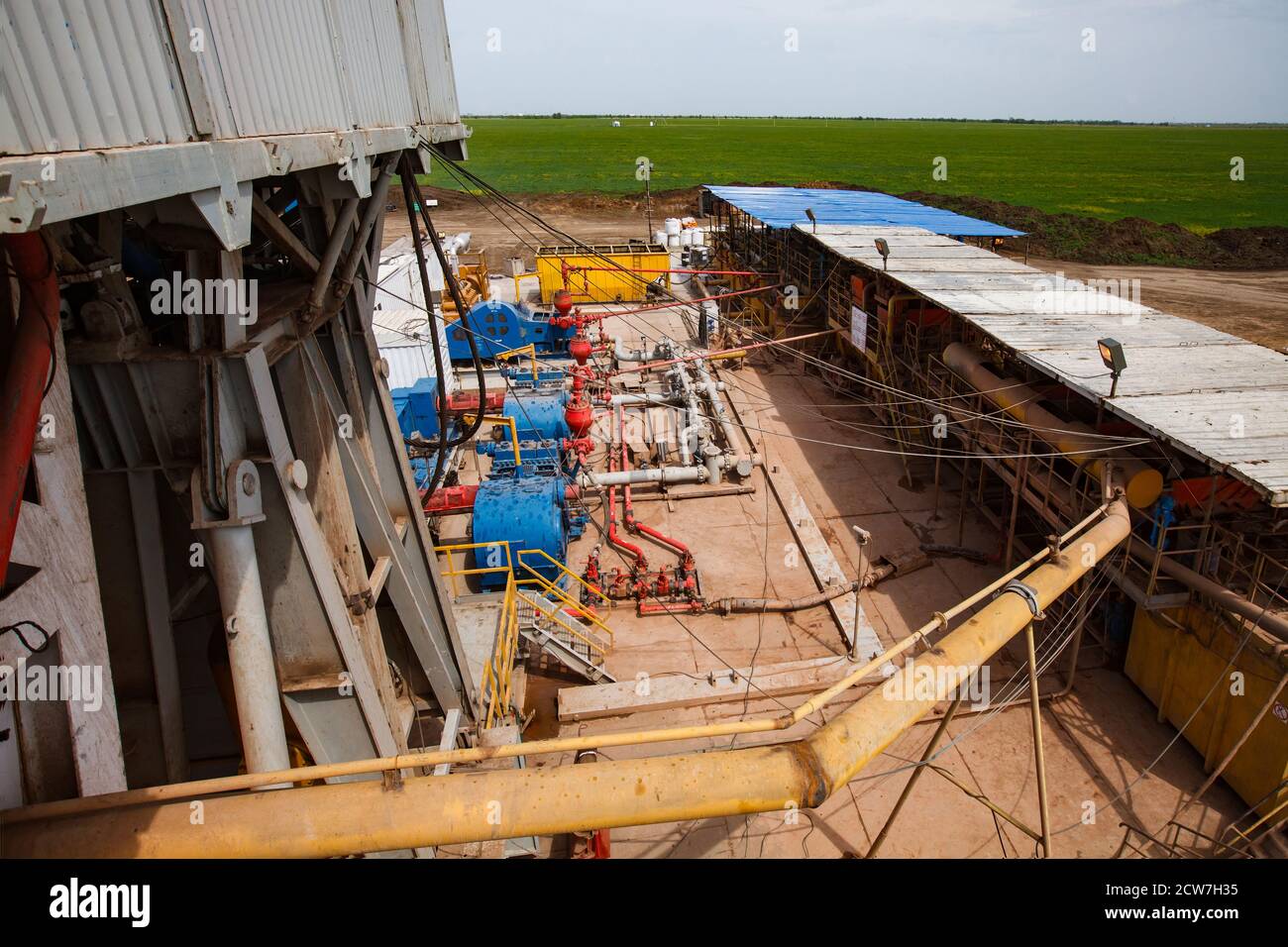 Oil extraction excavator hi-res stock photography and images - Alamy