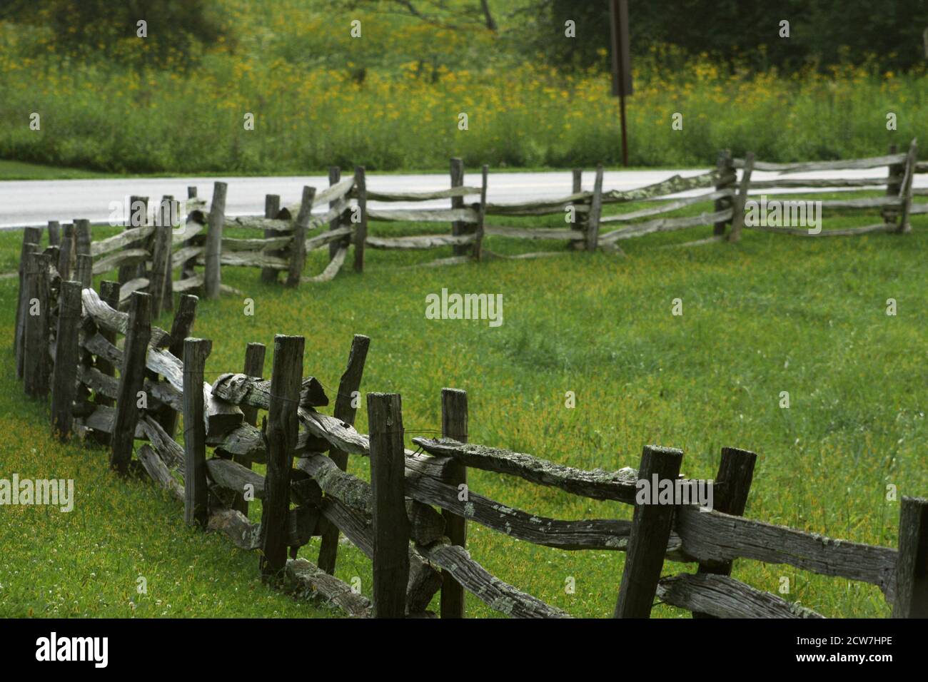 Simple, old split-rail fence in Virginia, USA Stock Photo - Alamy