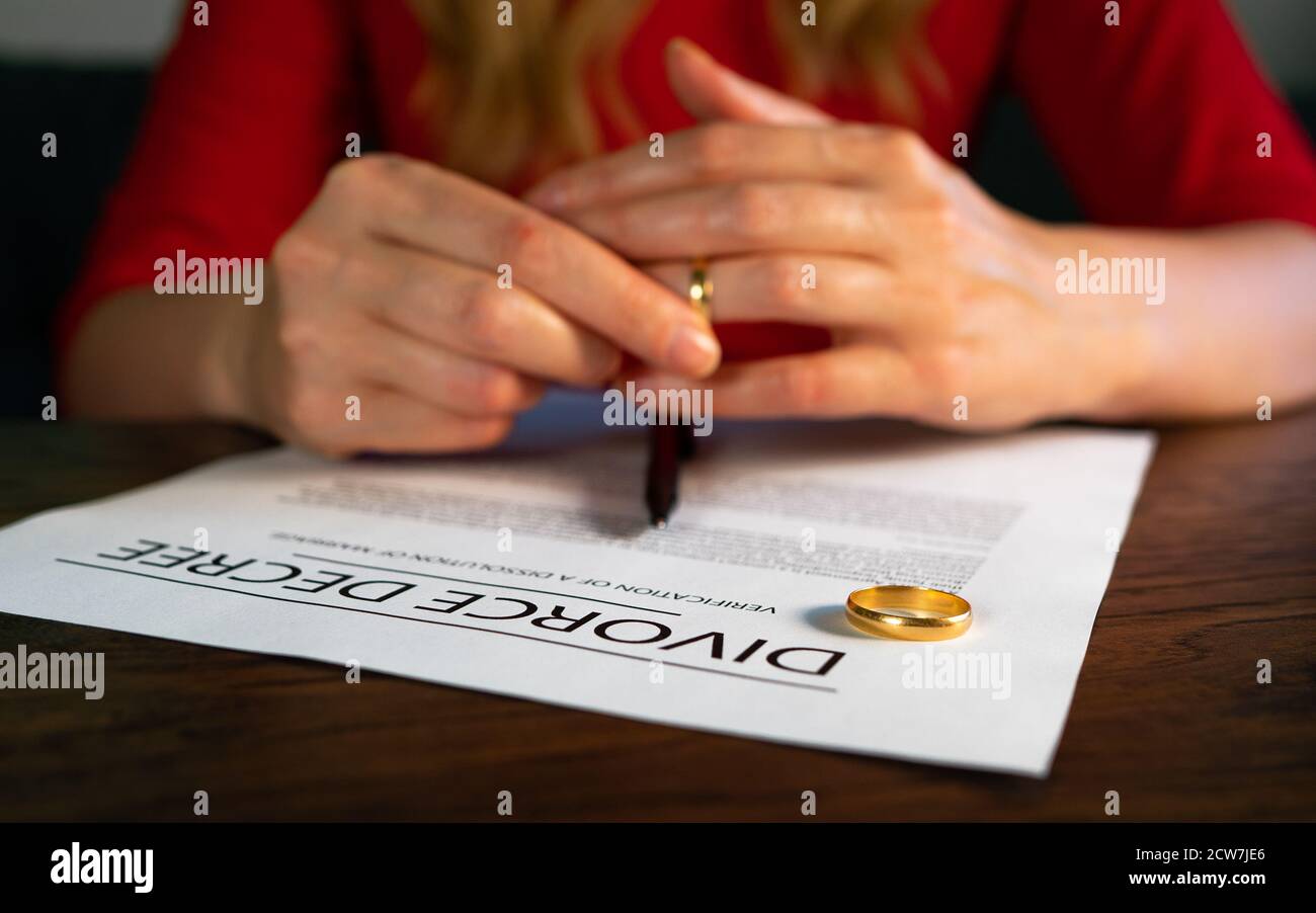 Woman takes off her wedding ring from her finger Stock Photo - Alamy
