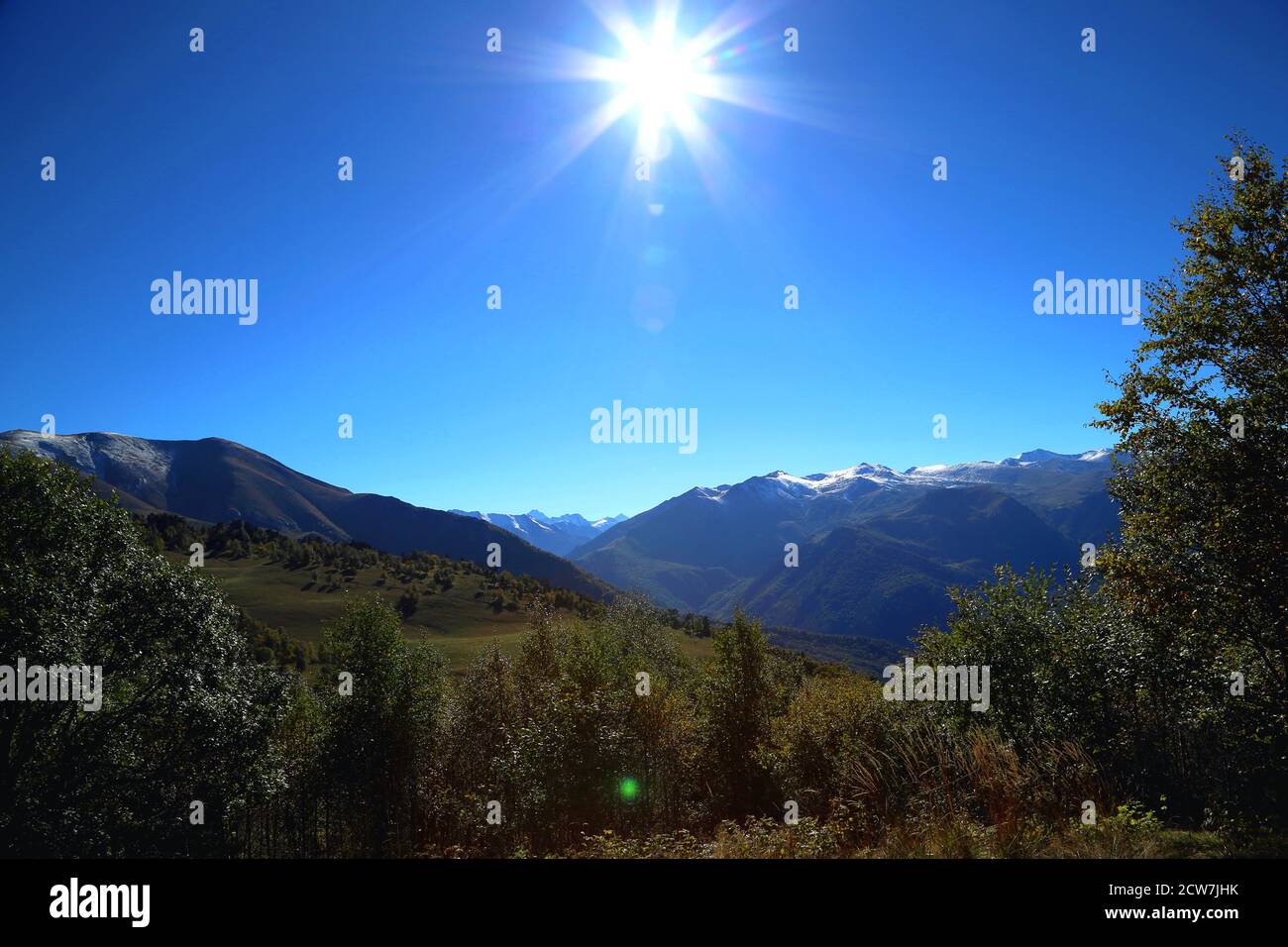 Beautiful blue sky and sun with sun rays hi-res stock photography and ...