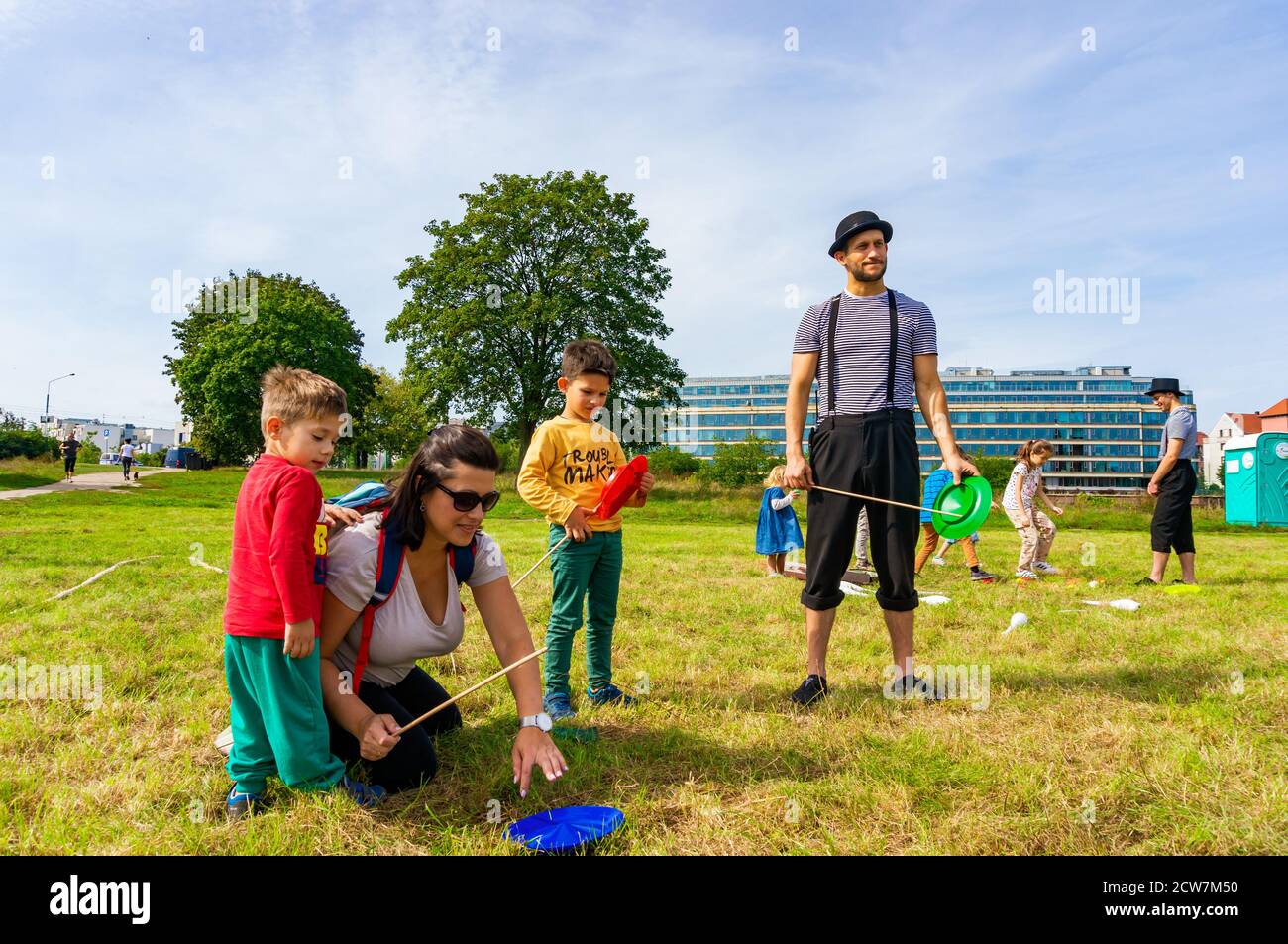 Balancing plates hi-res stock photography and images - Alamy