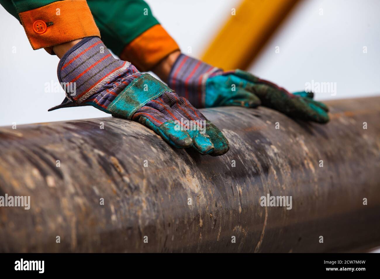 Drilling for oil hi-res stock photography and images - Alamy