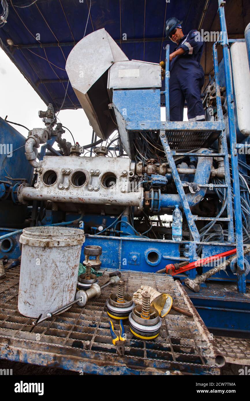 Oil rig maintenance hi-res stock photography and images - Alamy
