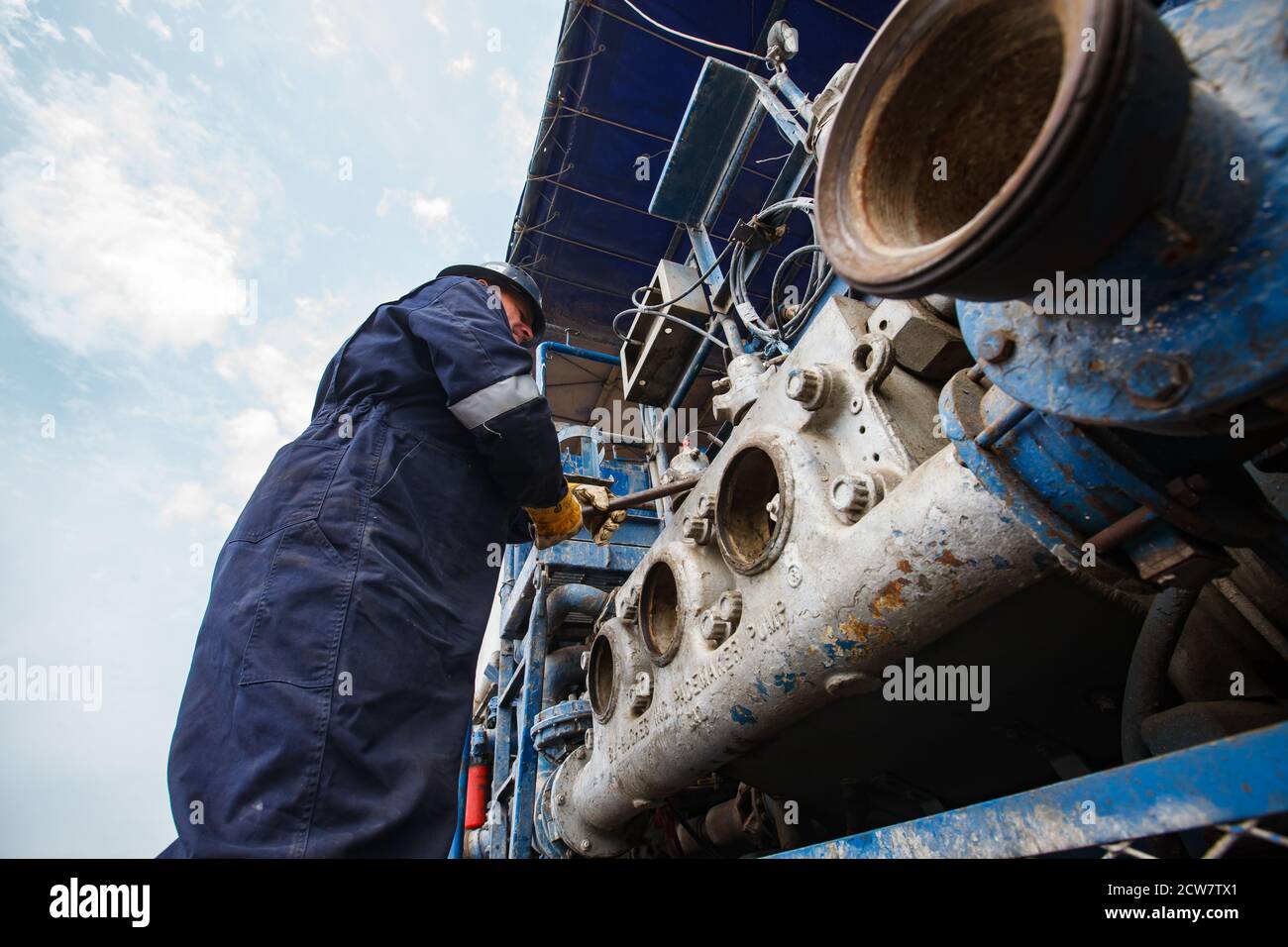 Oil rig repair hi-res stock photography and images - Alamy