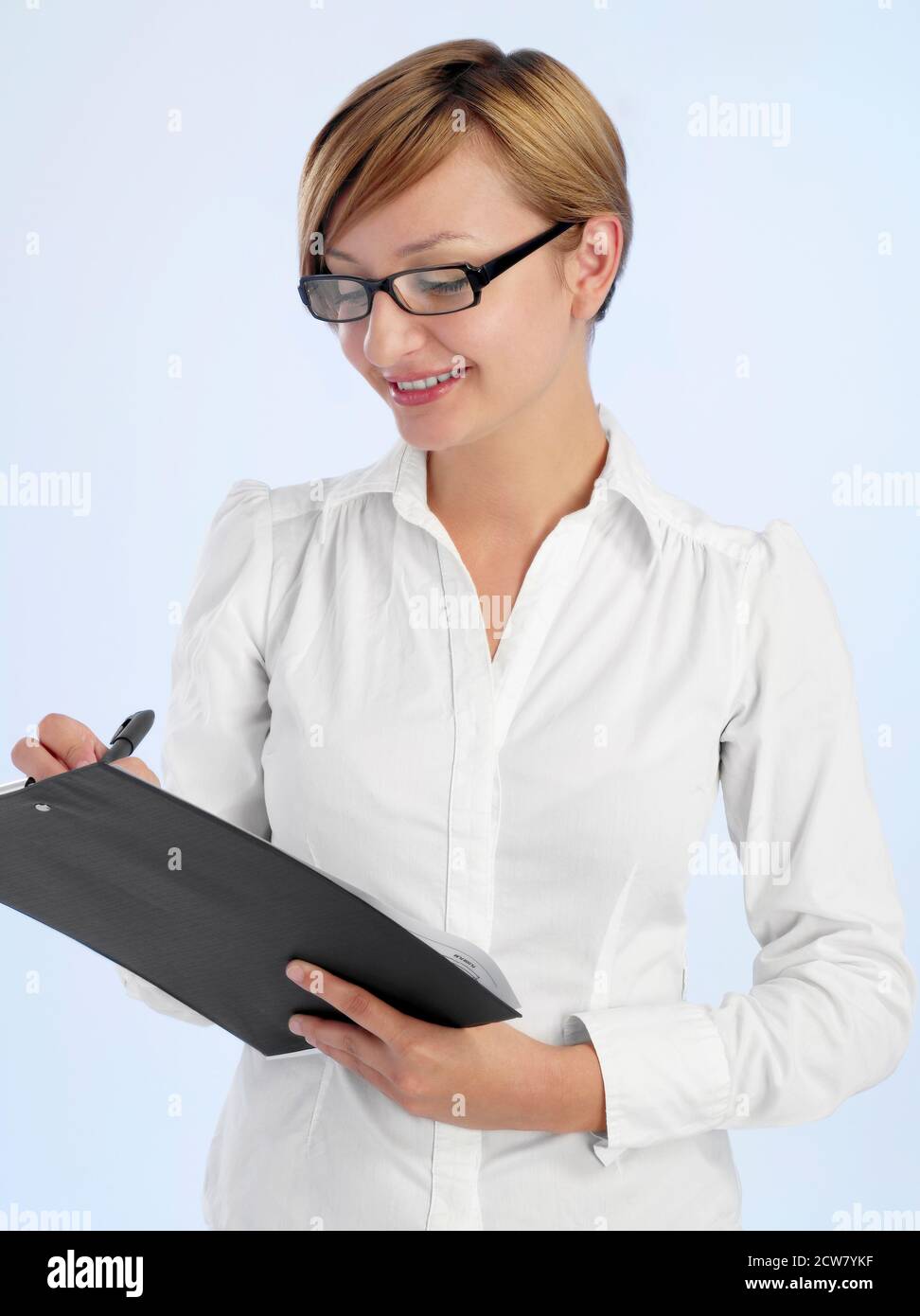 Woman with clip board hi-res stock photography and images - Alamy