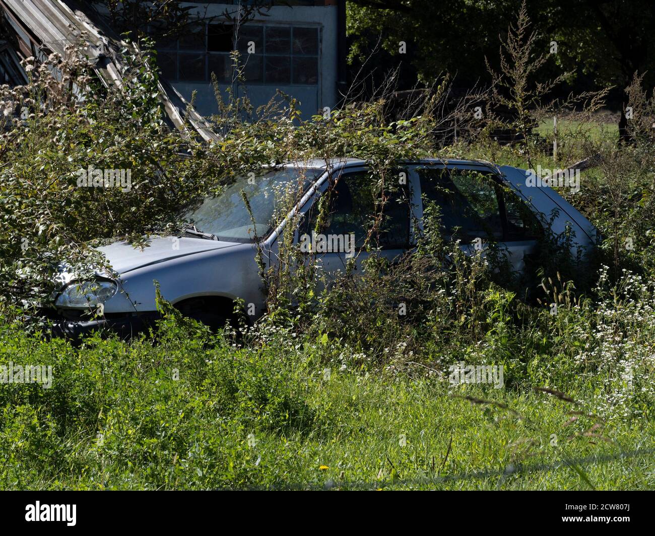Old abandoned rugged Rusted Car Stock Photo - Alamy