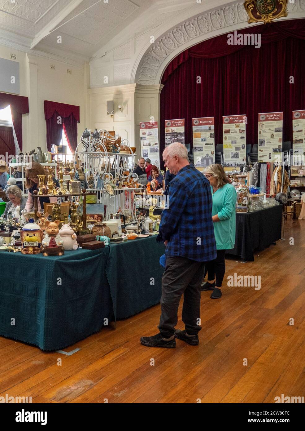 Antiques Stalls High Resolution Stock Photography and Images - Alamy