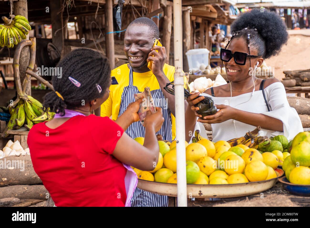 African traders phone hi-res stock photography and images - Alamy