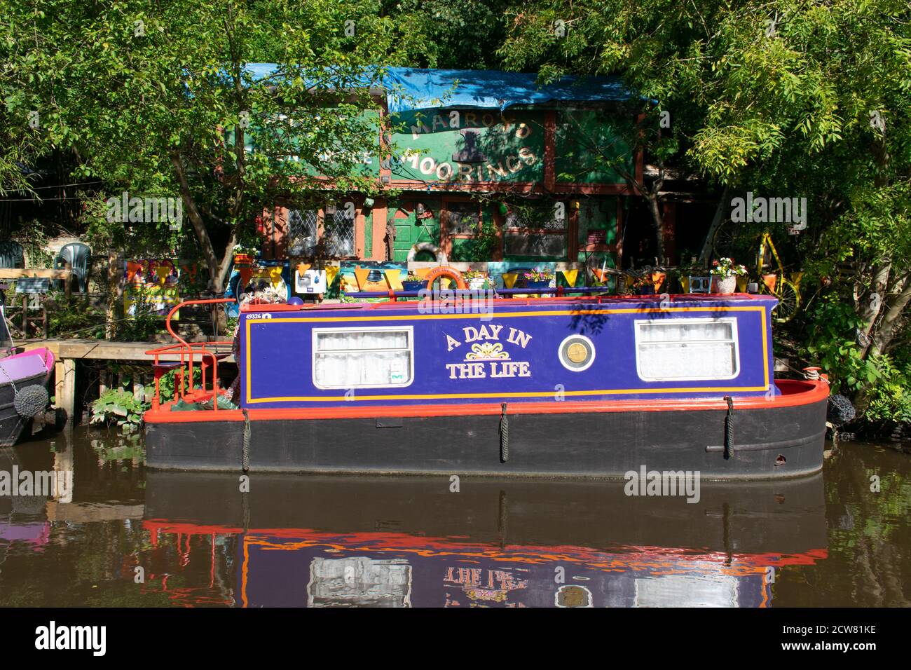 Narrowboat tug boat uk hi-res stock photography and images - Alamy