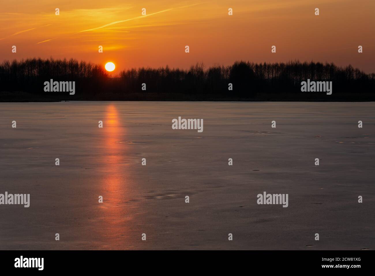 Iced over lake hi-res stock photography and images - Alamy