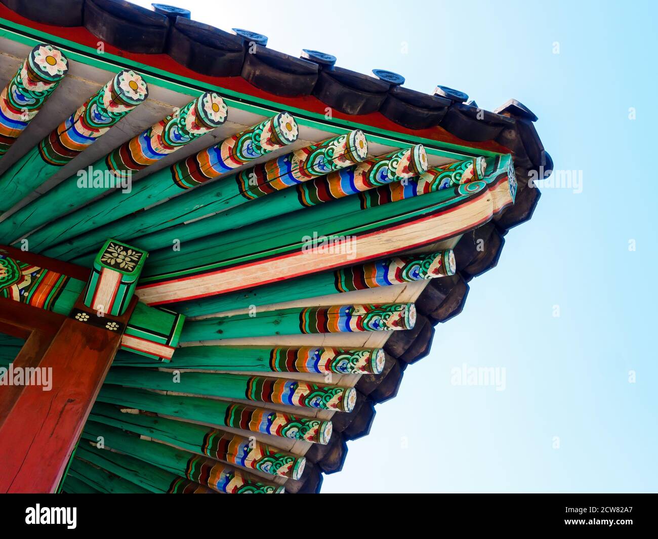 Hanok roof hi-res stock photography and images - Alamy