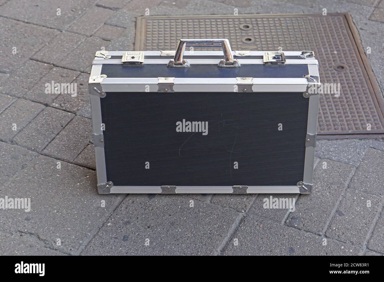Metal suitcase hi-res stock photography and images - Alamy