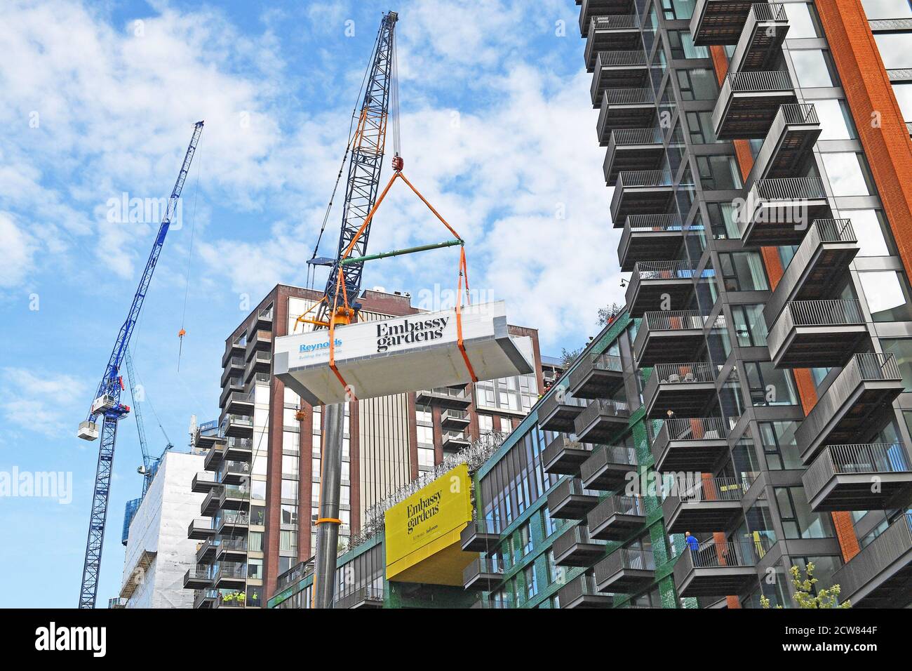The worlds first Sky pool being installed at Embassy Gardens in South ...