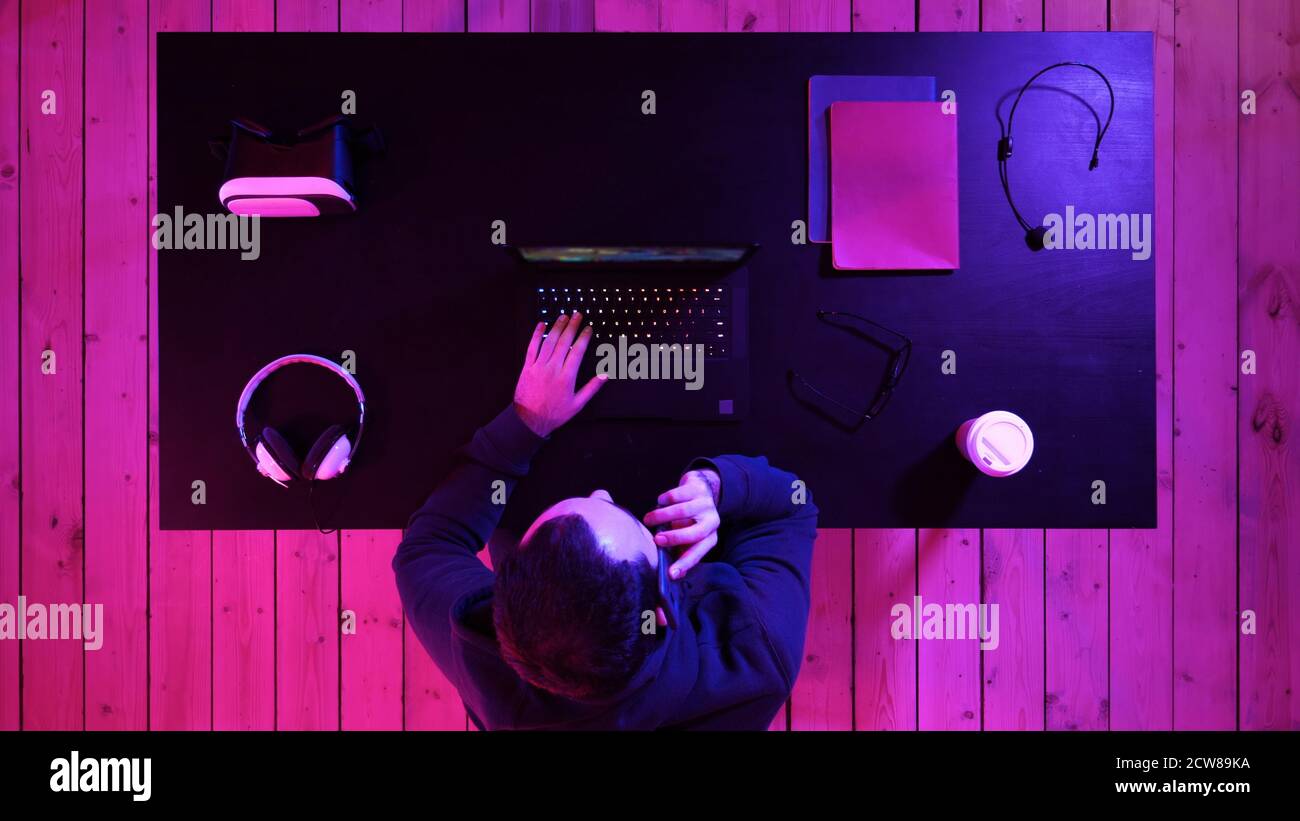 Gamer making a call Stock Photo - Alamy