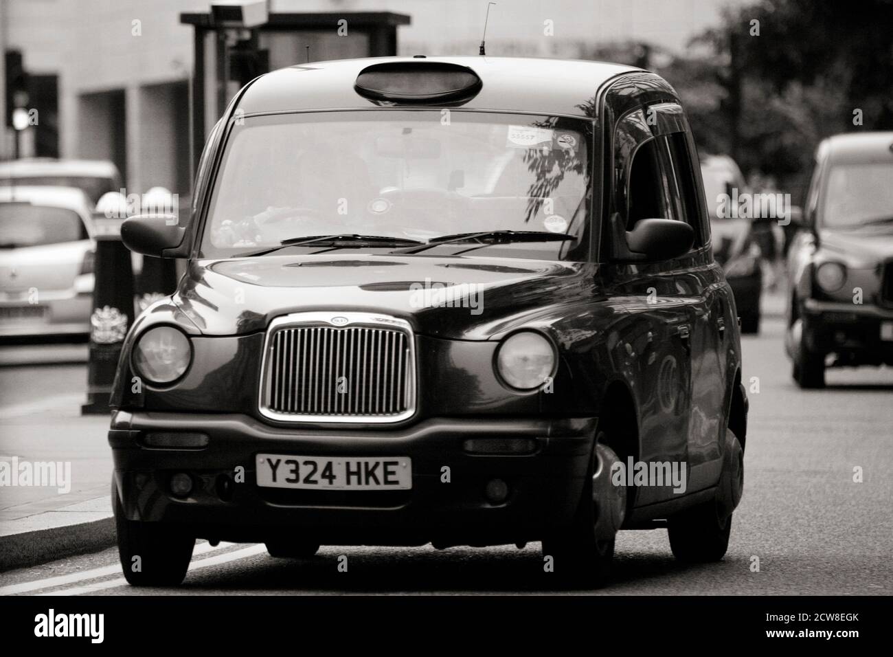 Black and white hackney carriage hi-res stock photography and images ...