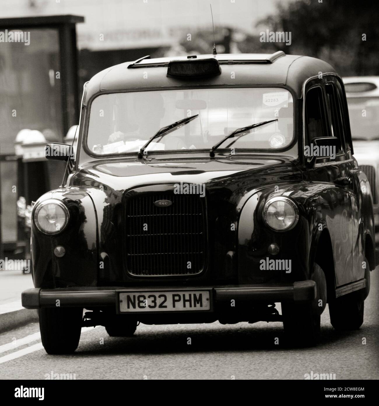 Black tx4 taxi hi-res stock photography and images - Alamy