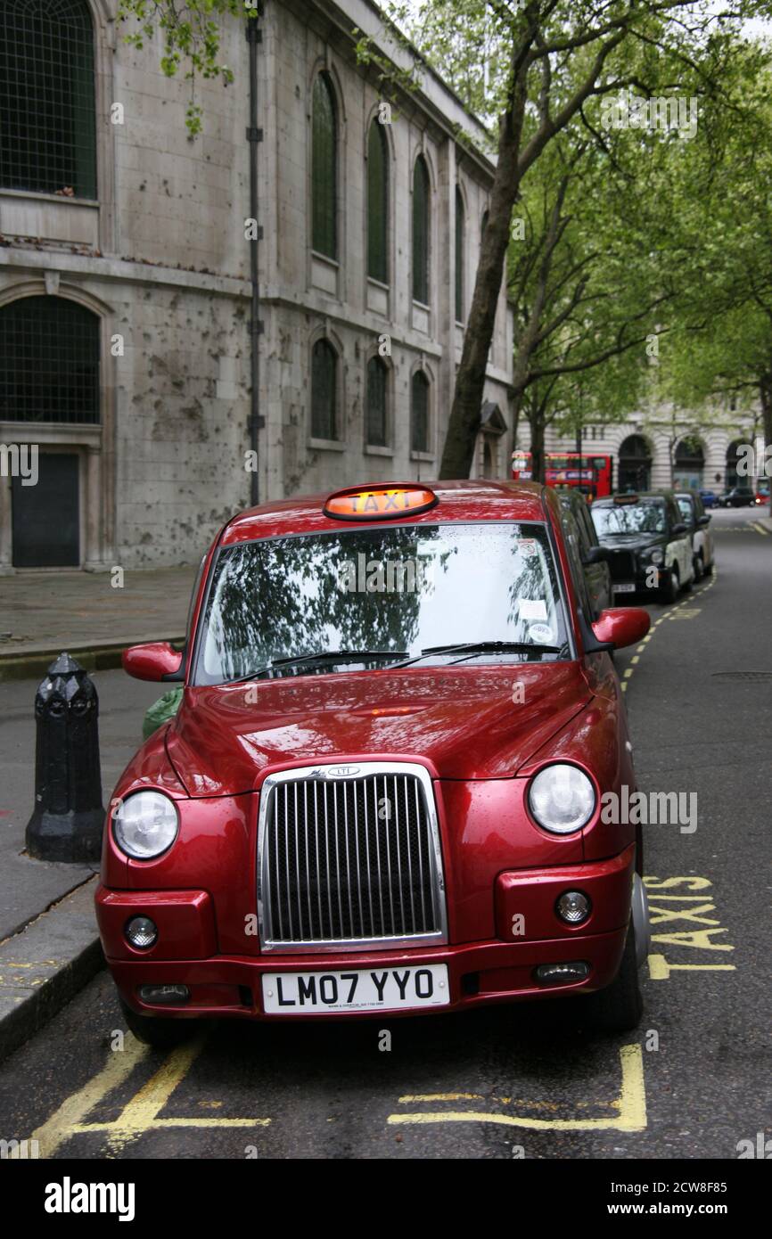 LONDON - MAY 8: London Taxi, also called hackney carriage, black cab ...