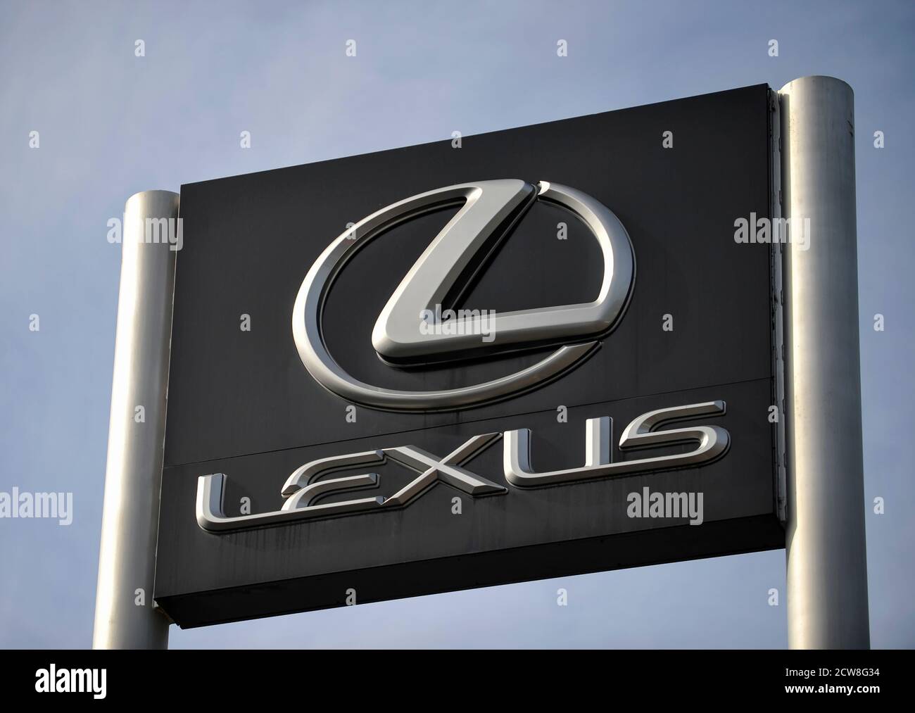 Logo lexus car brand hi-res stock photography and images - Alamy