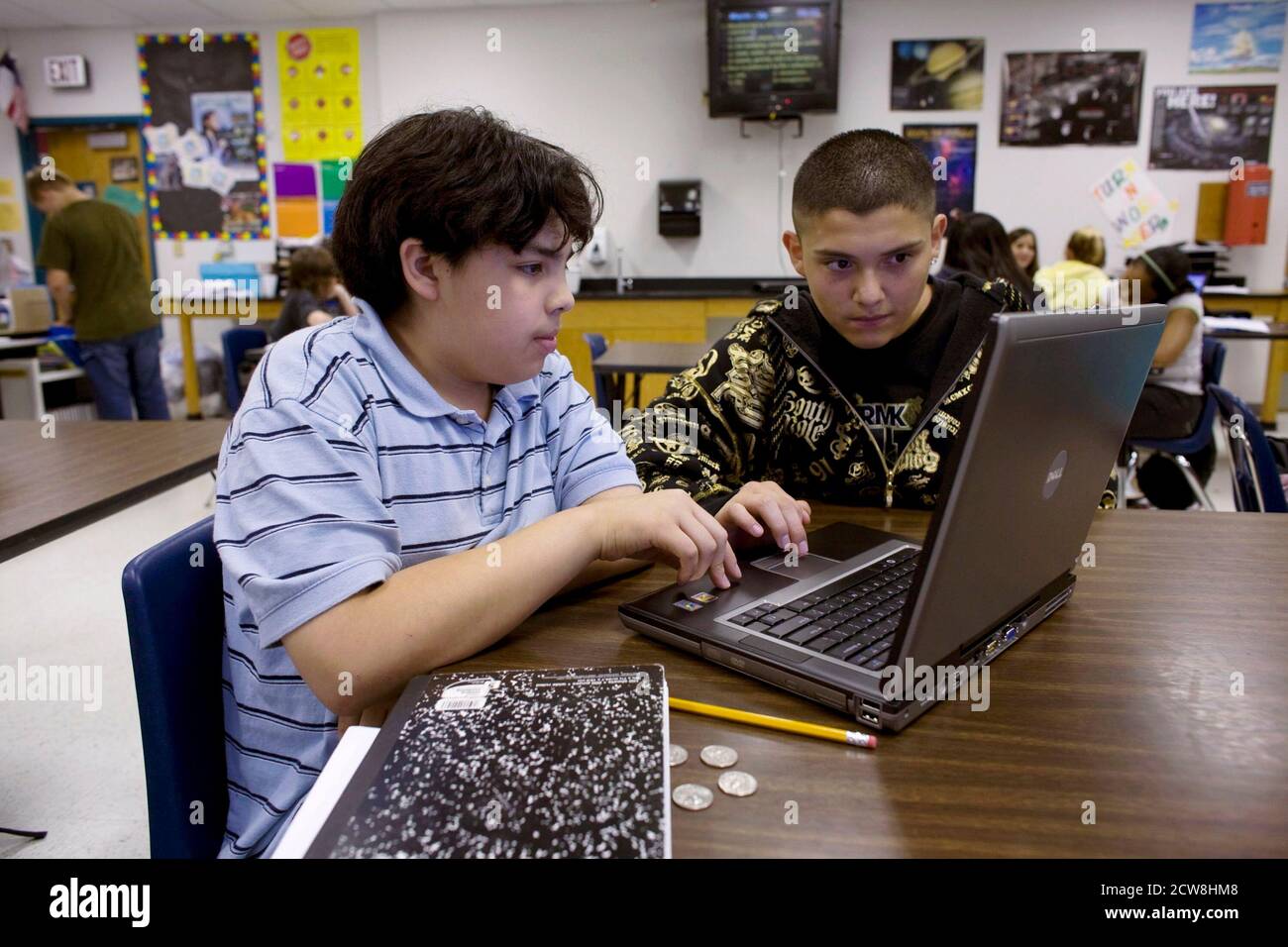 Students working pair classroom hi-res stock photography and images - Alamy